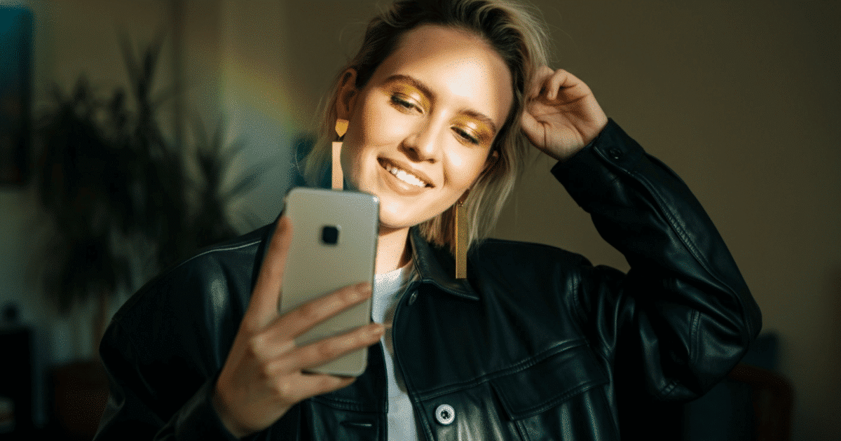 What Looks Good on Camera for TikTok: A Guide to Colors, Lighting, and ...